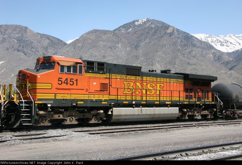 BNSF 5451